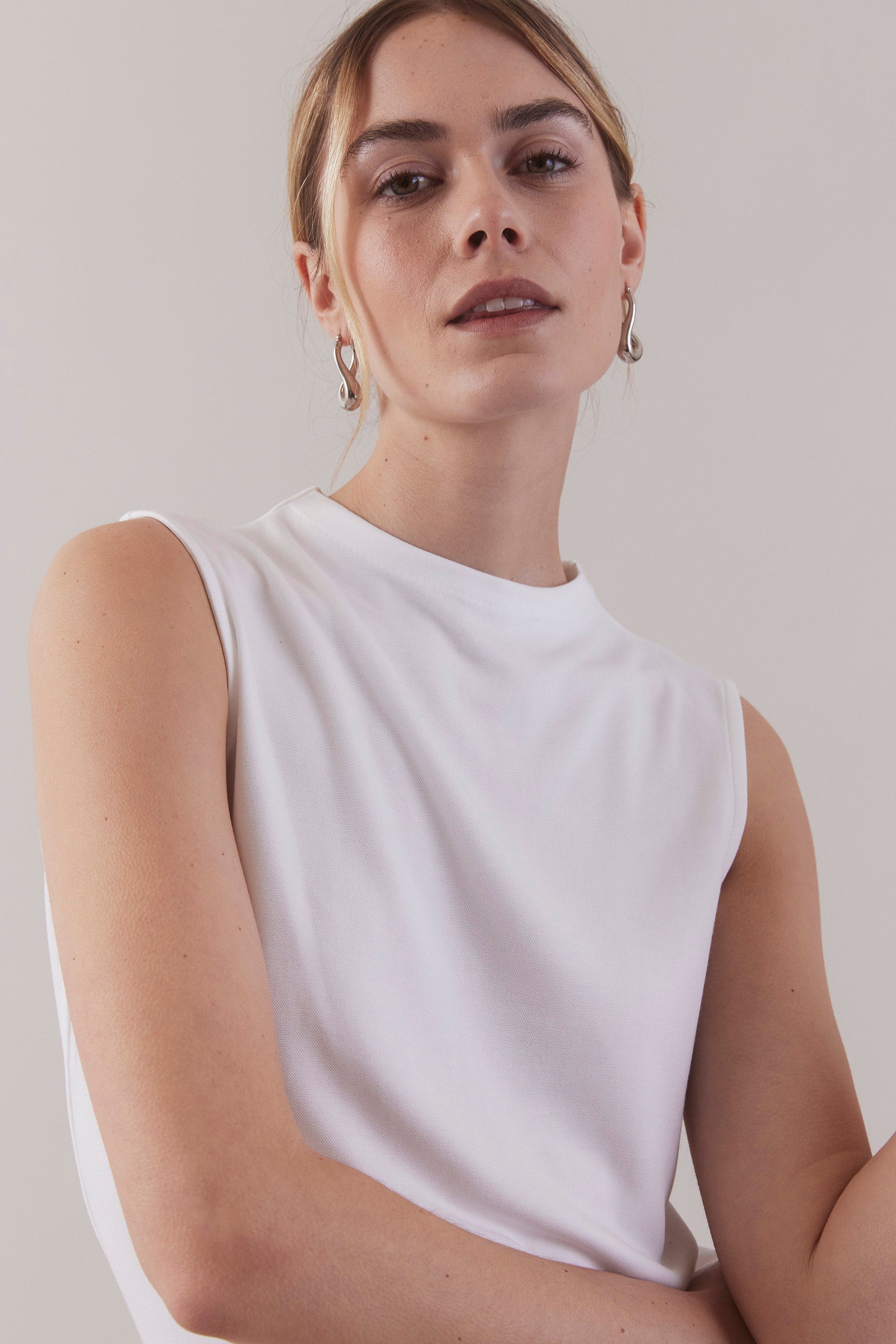 Funnel Neck Tank - White – J.BARBER